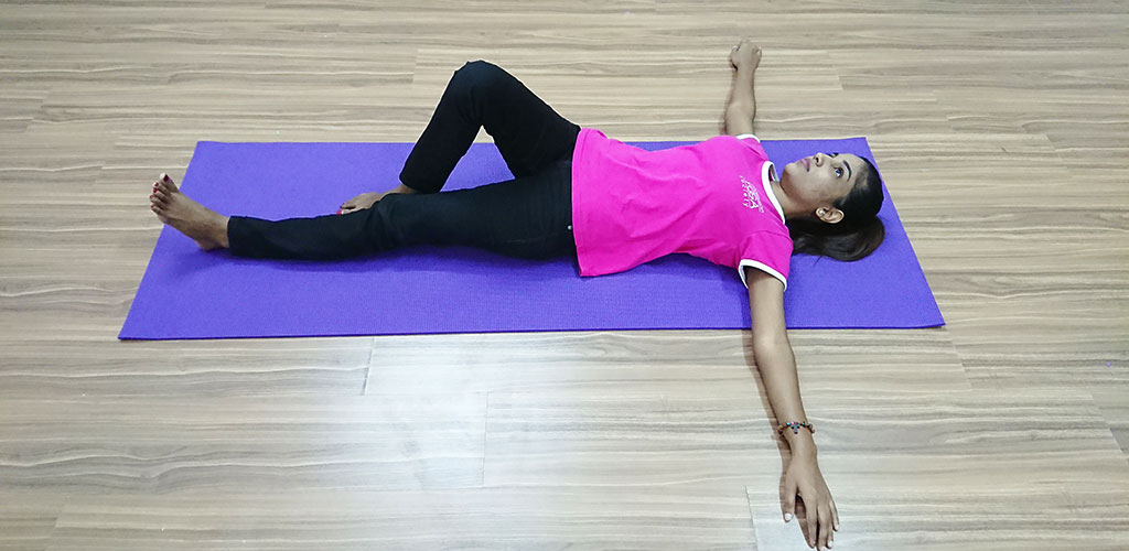 Shava Udarakarshanasana (Universal Spinal Twist) – MAYI Yoga Academy